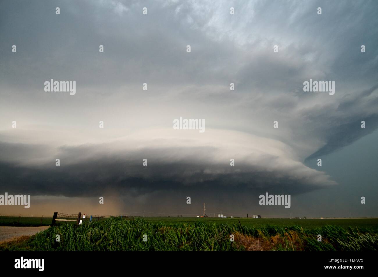 Supercell tornado hi-res stock photography and images - Alamy