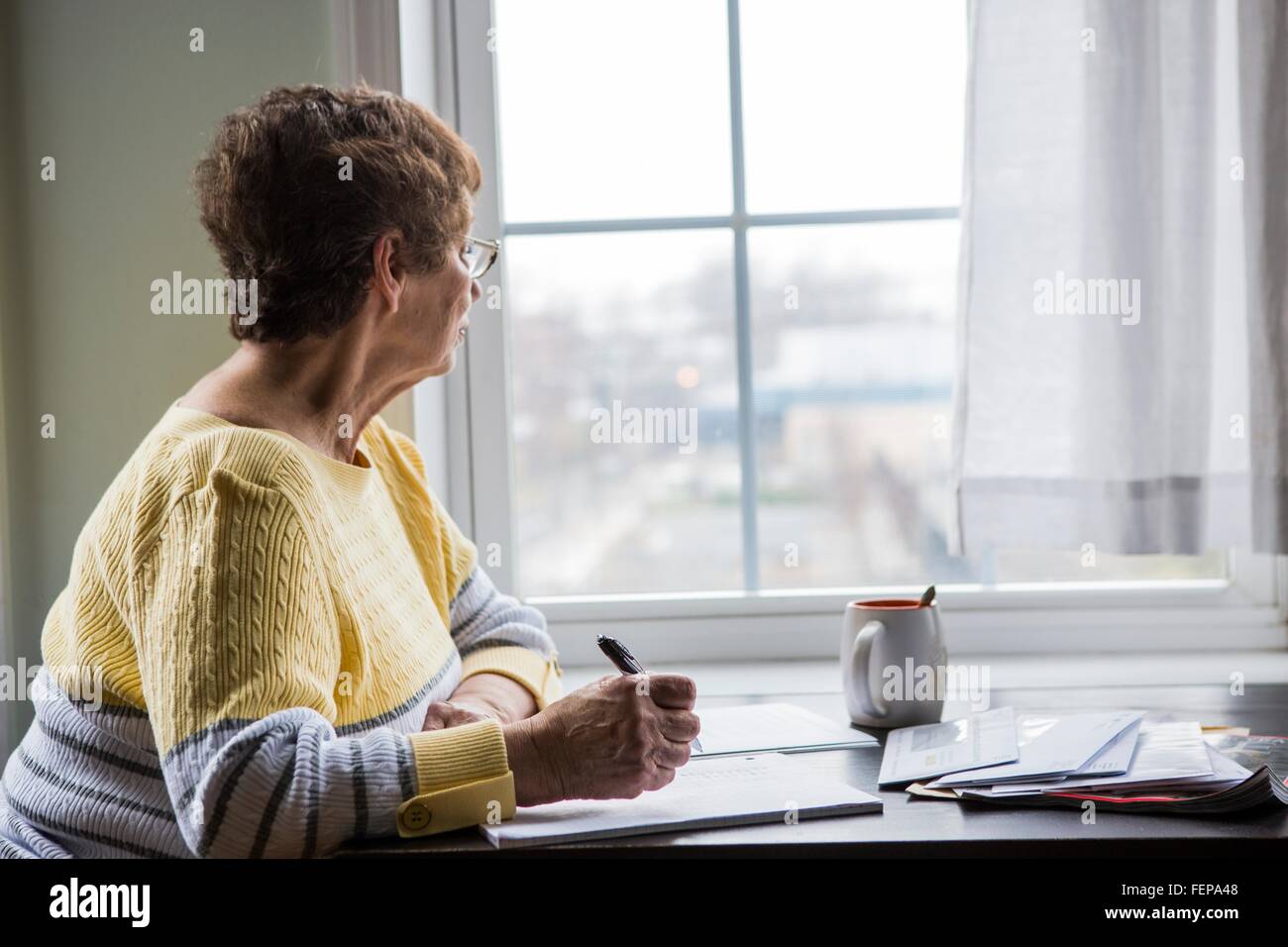 Woman thinking wearing glasses hi-res stock photography and images - Alamy