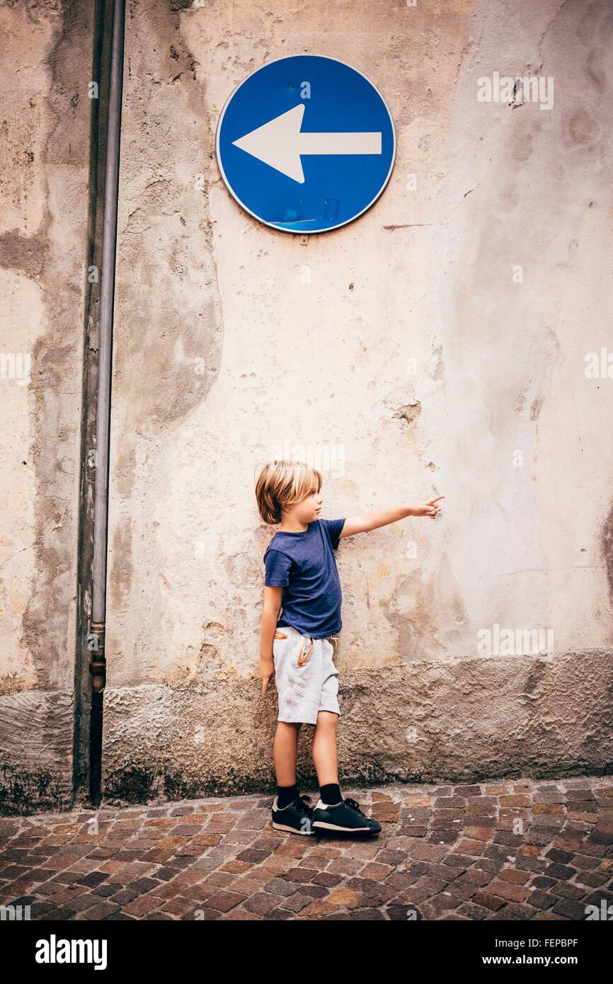 Boy pointing at sign hi-res stock photography and images - Alamy