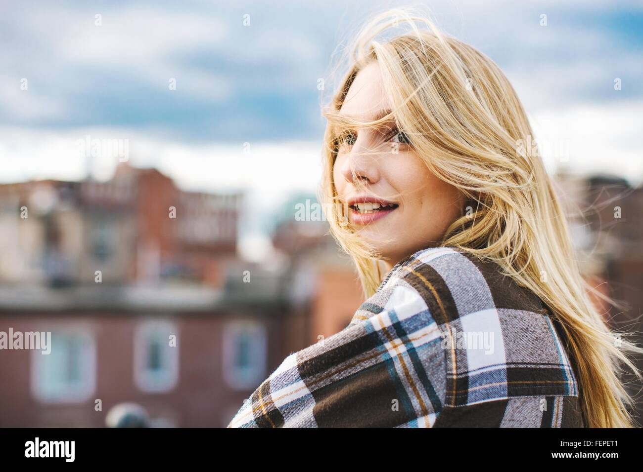 Woman looking over her shoulder hi-res stock photography and images - Alamy