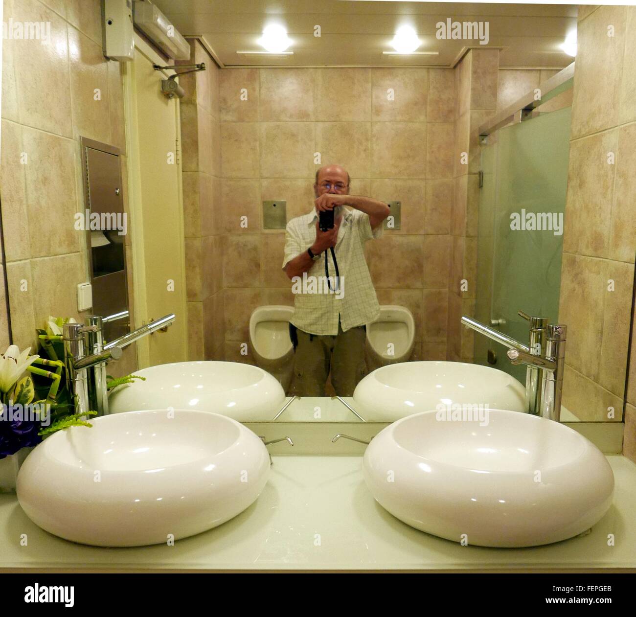 Man phone bathroom hi-res stock photography and images - Alamy