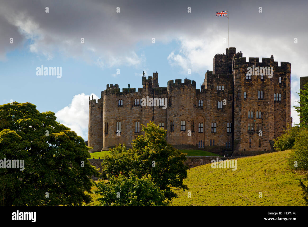 Exterior medieval castle hi-res stock photography and images - Alamy