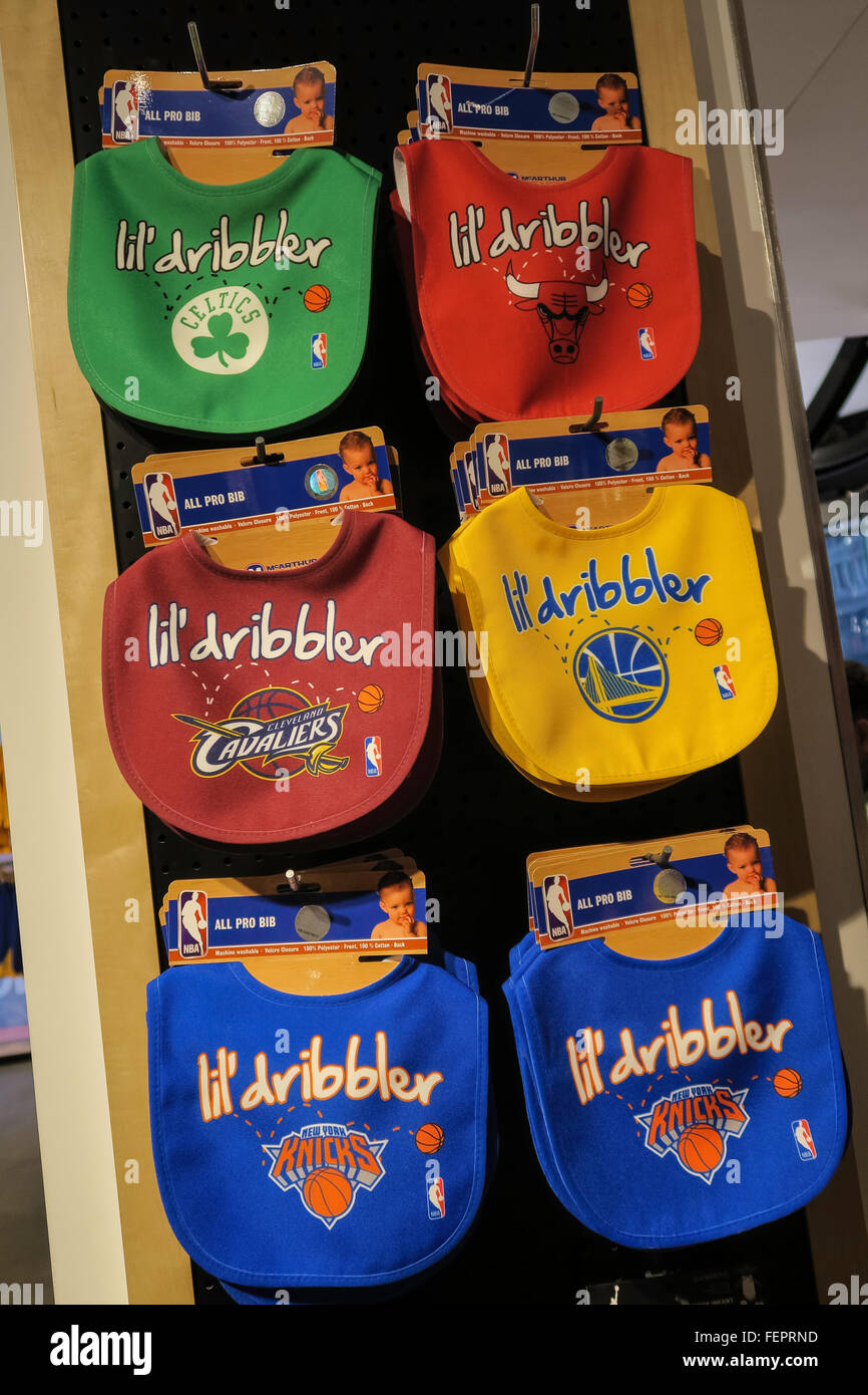 Nba store 5th avenue manhattan hi-res stock photography and images - Alamy