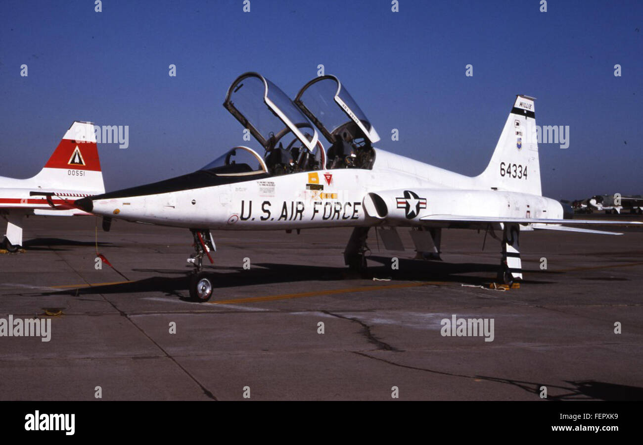 The t 38 talon is a twin engine hi-res stock photography and images - Alamy