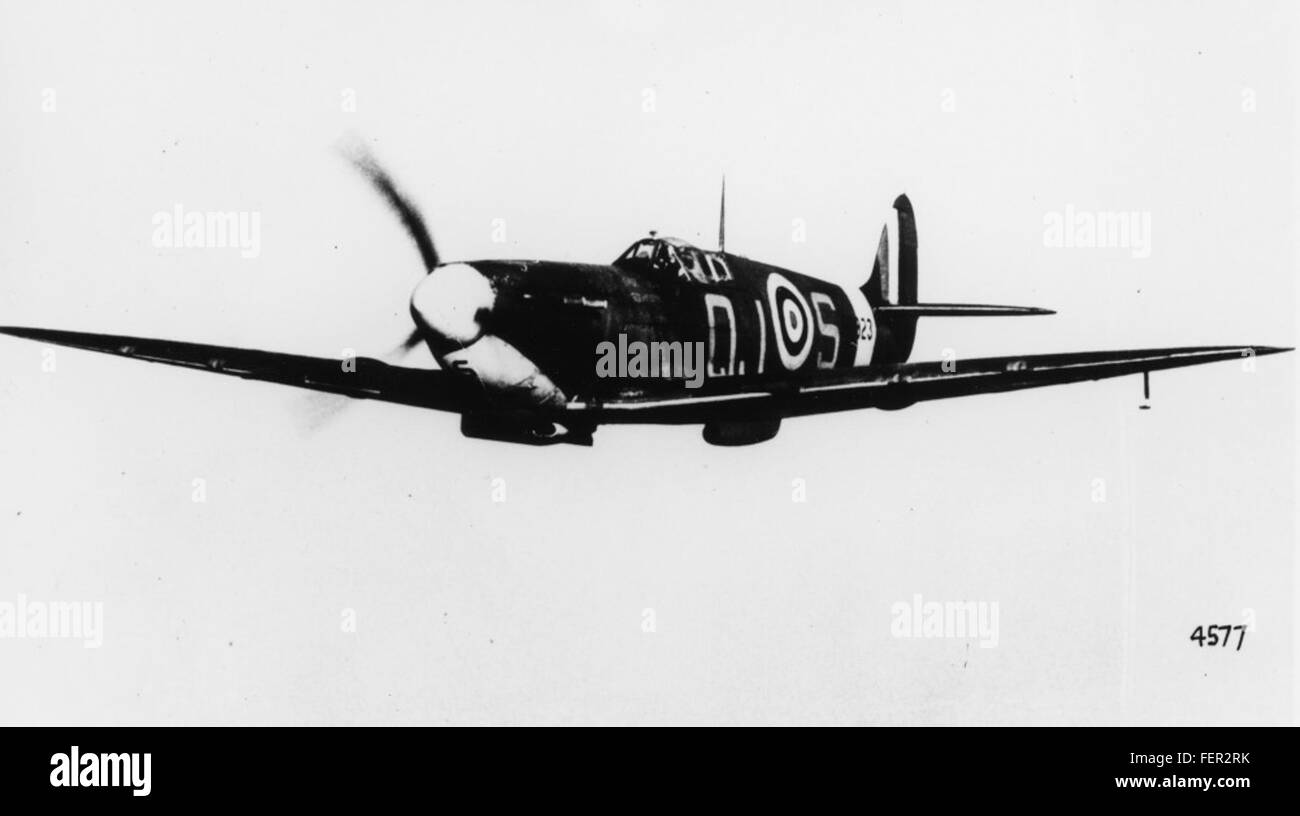 Supermarine spitfire mk vb Black and White Stock Photos & Images - Alamy