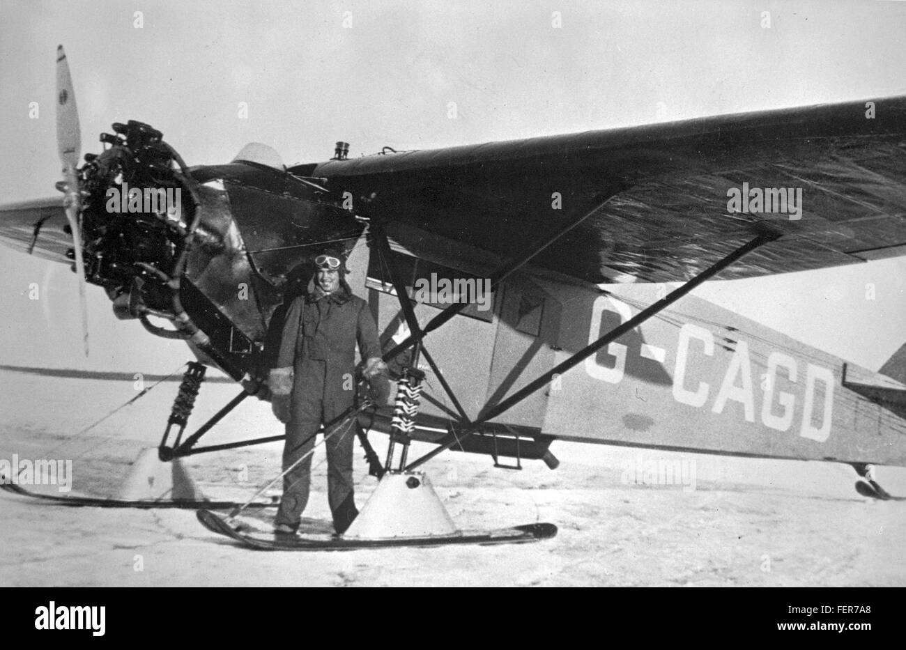 Pilot standing next to airplane hi-res stock photography and images - Alamy