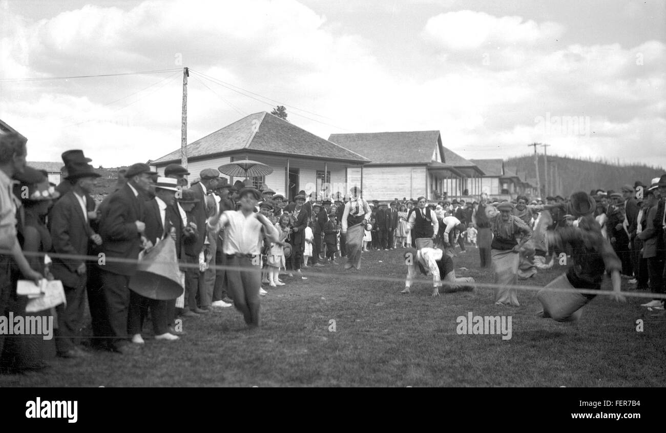 Family sports day race Black and White Stock Photos & Images - Alamy