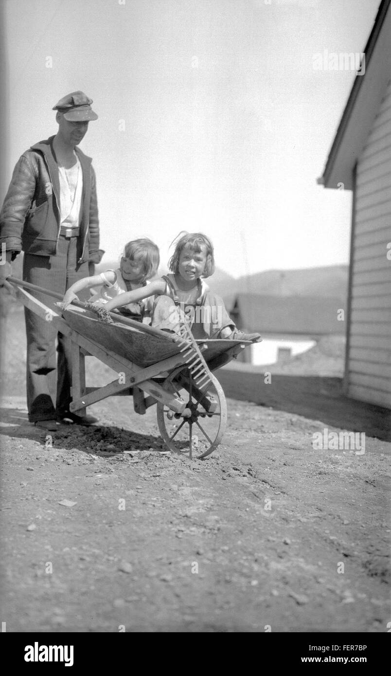 Charles Lee with Sandy and Mary in a wheel barrow Stock Photo - Alamy