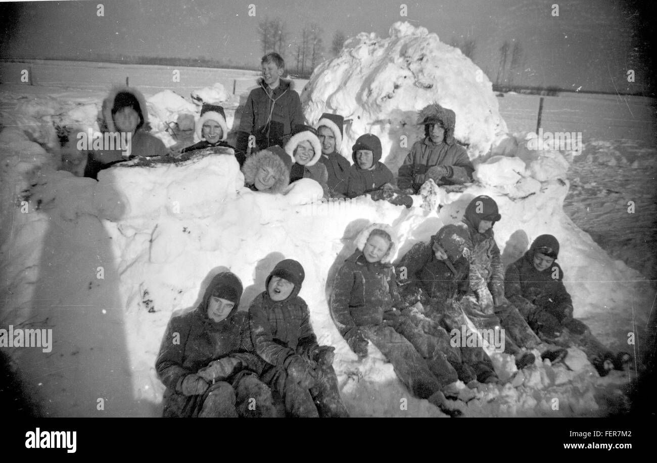 Kids snow fort hi-res stock photography and images - Alamy