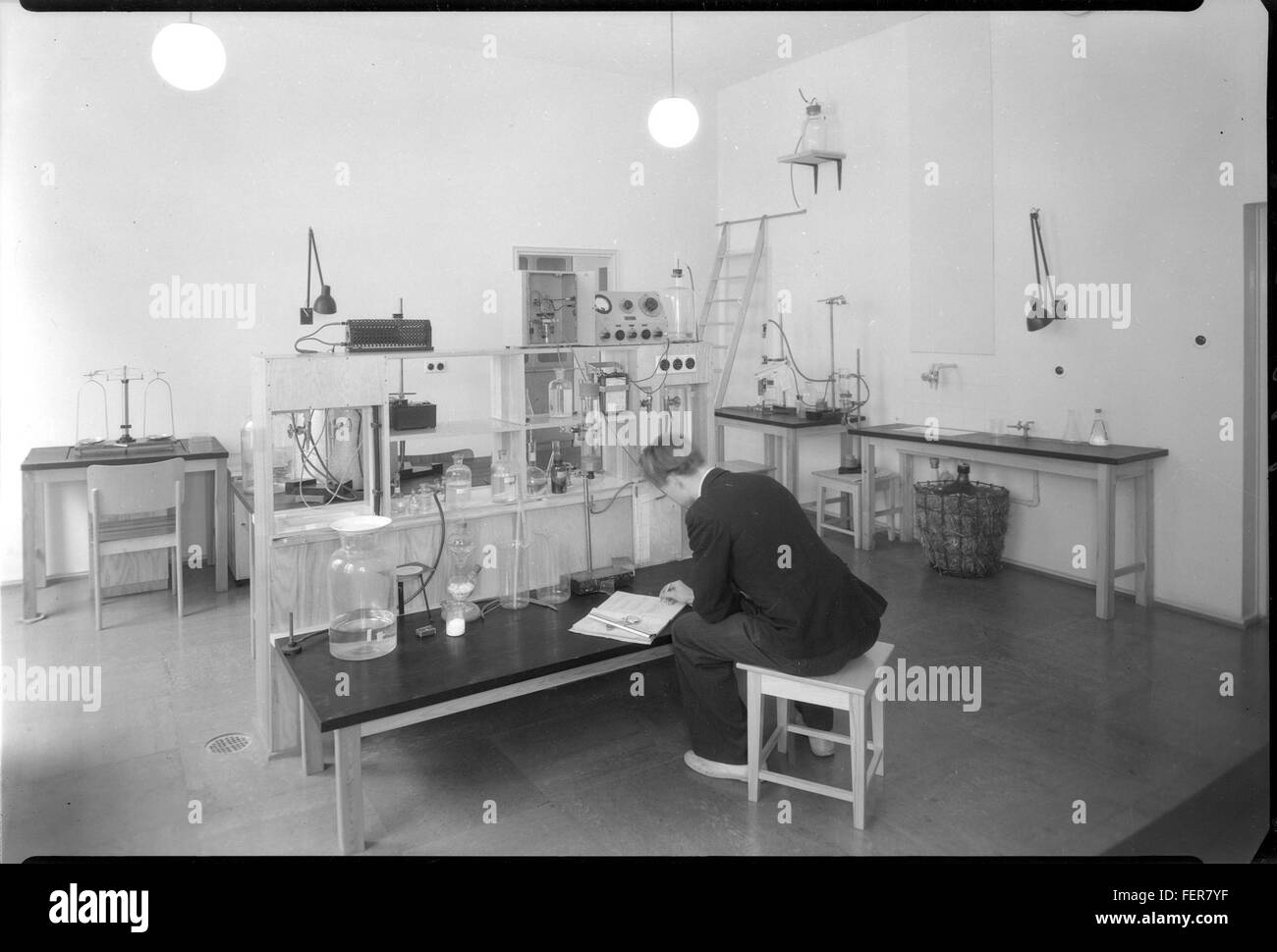 Chemistry laboratory archive hi-res stock photography and images - Alamy