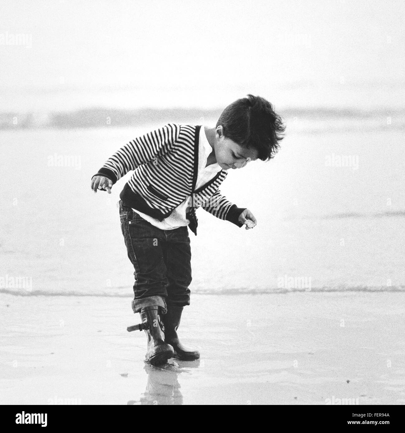 Boy on the shore hi-res stock photography and images - Alamy