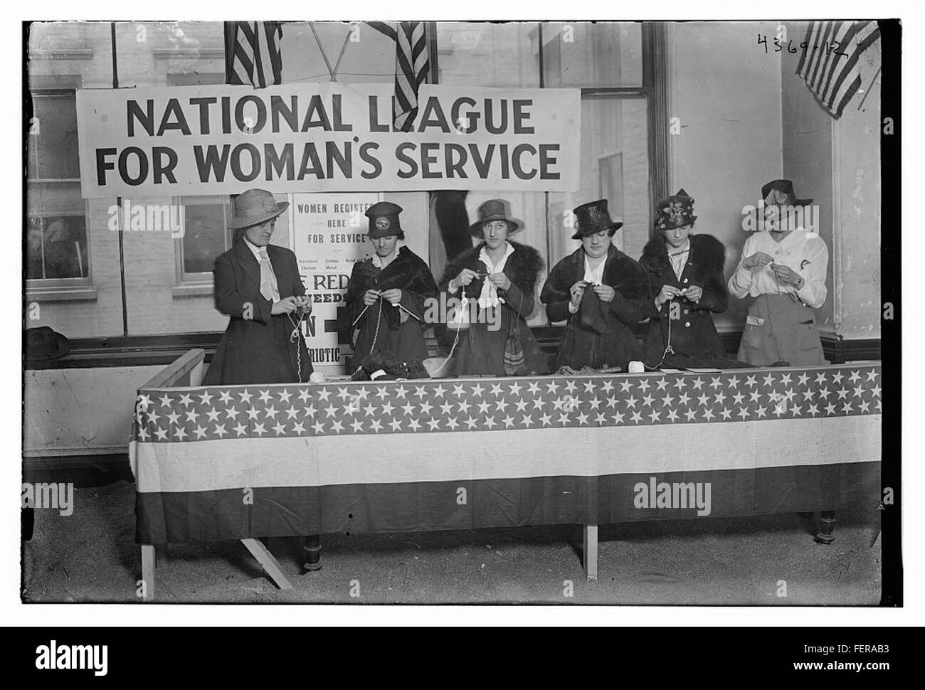 Womans sevice hi-res stock photography and images - Alamy