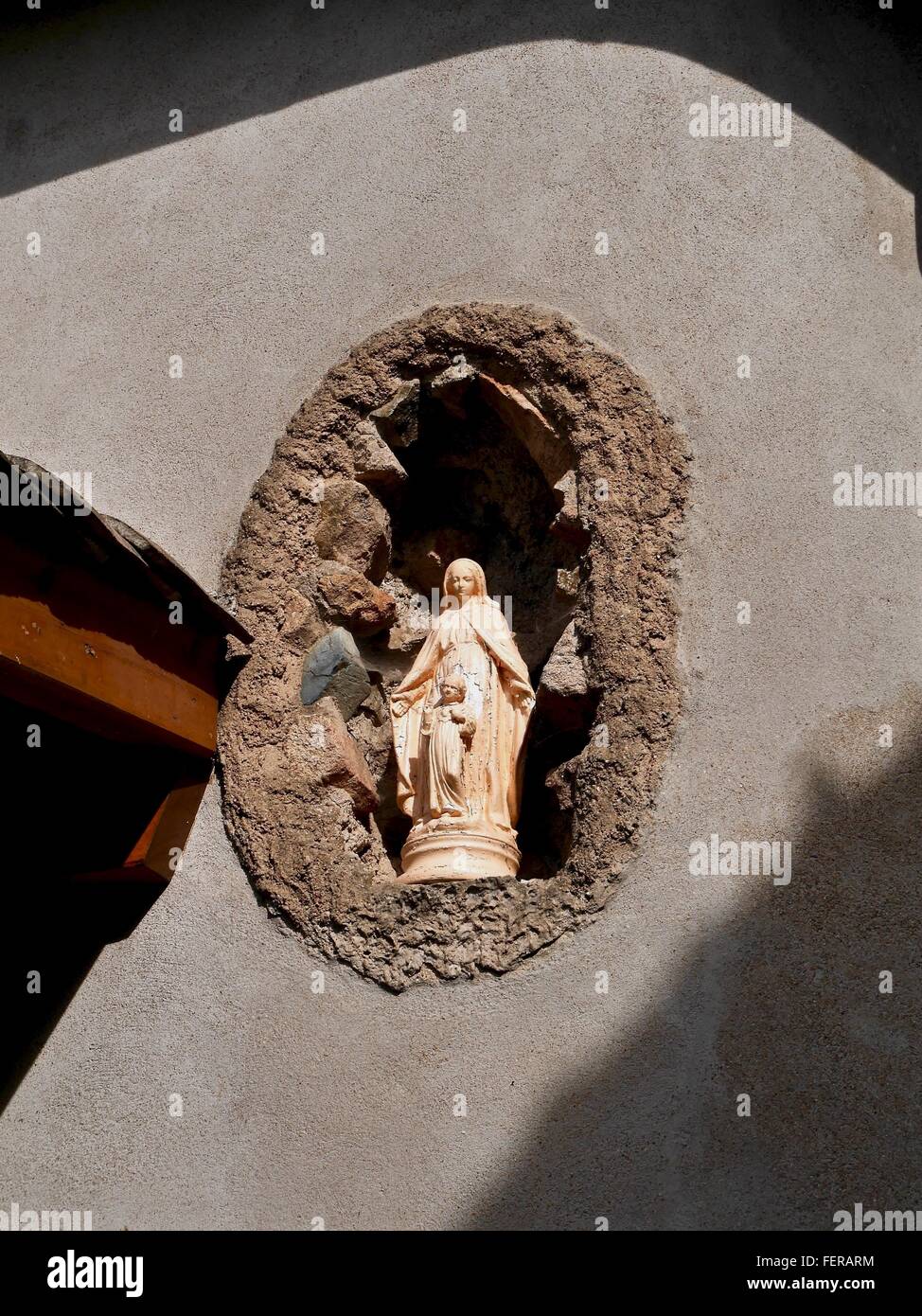 The Virgin In The Niche High Resolution Stock Photography and Images ...