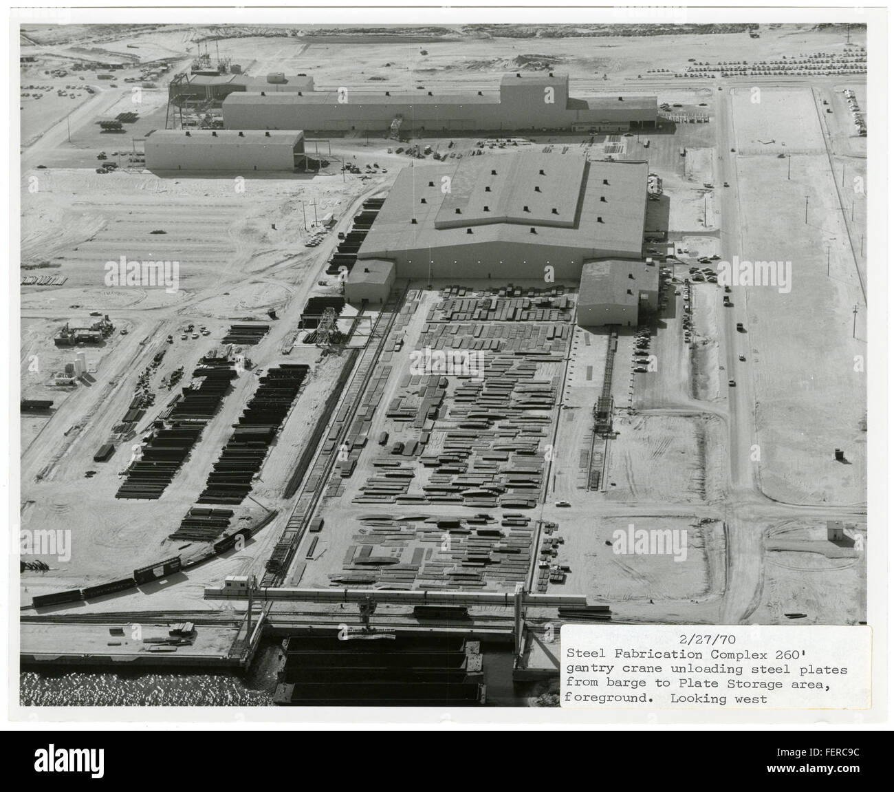 'Steel Fabrication Complex 260' Gantry Crane unloading steel plates ...