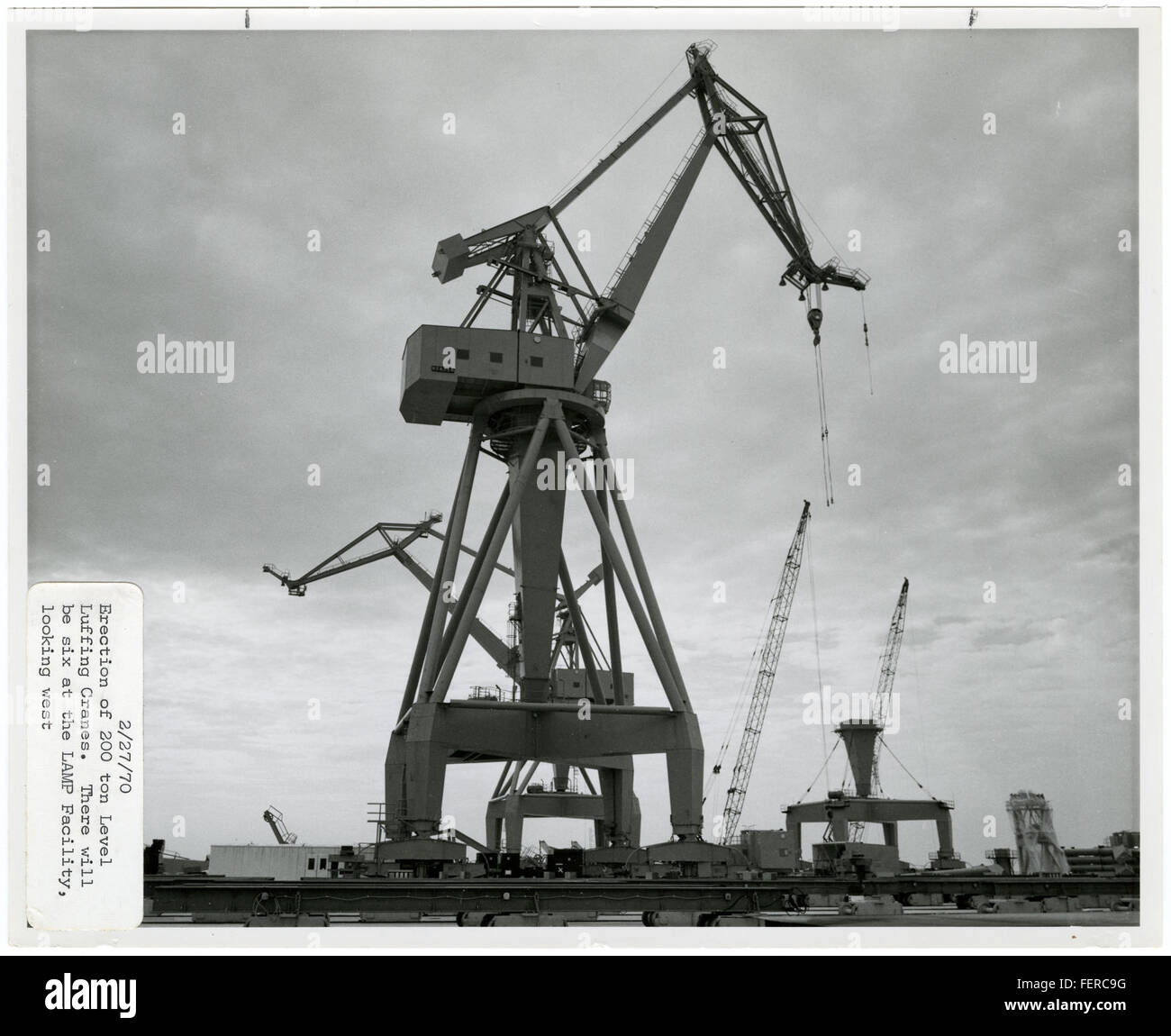 200 ton cranes hi-res stock photography and images - Alamy