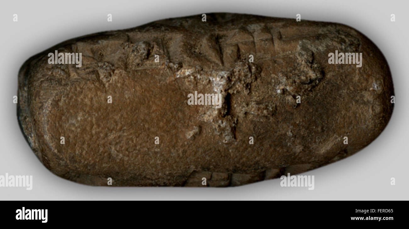 Cuneiform writing on sumerian tablet hi-res stock photography and ...