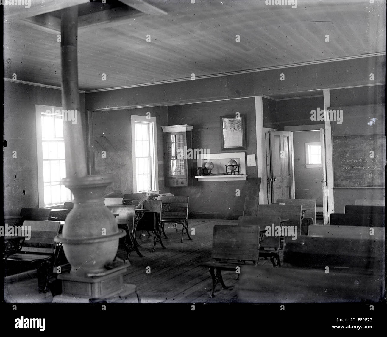 School desks 1950s hi-res stock photography and images - Alamy