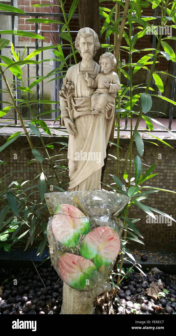 Statue of joseph and jesus christ hi-res stock photography and images ...
