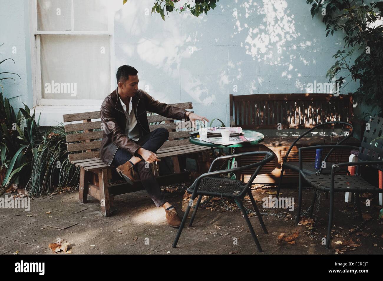 Man sitting up hi-res stock photography and images - Alamy