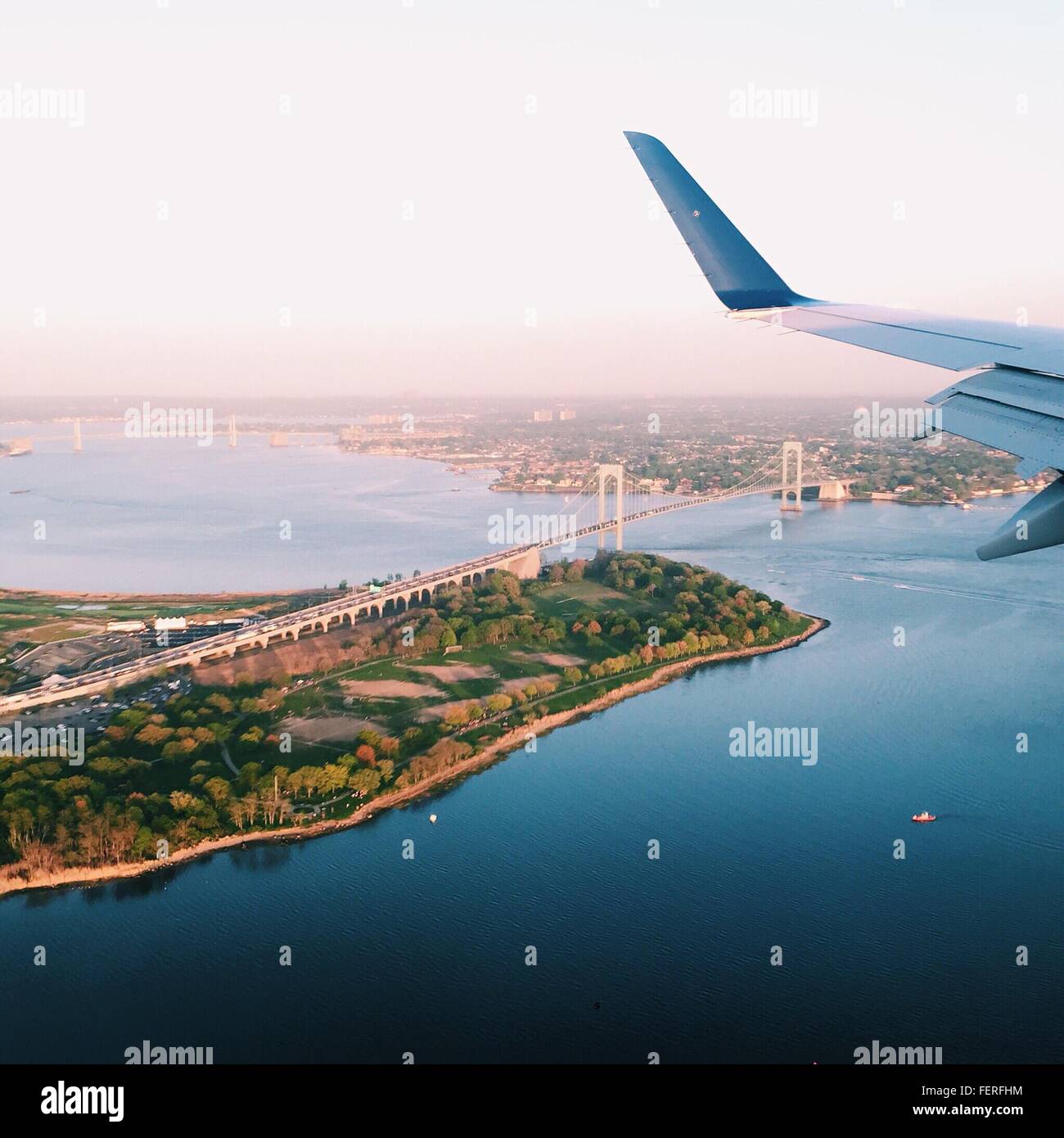 Aircraft over water hi-res stock photography and images - Alamy