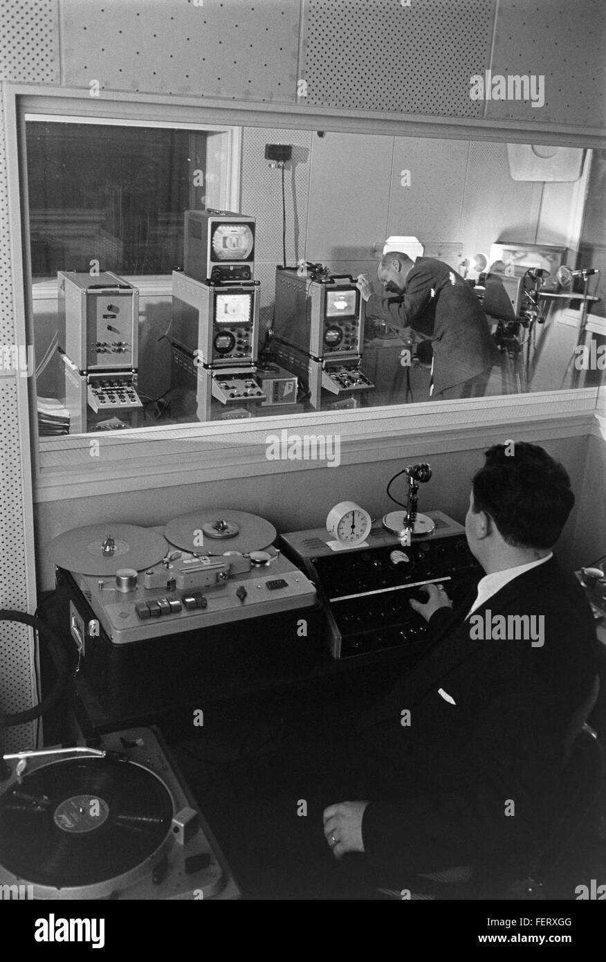 Broadcasts hi-res stock photography and images - Alamy