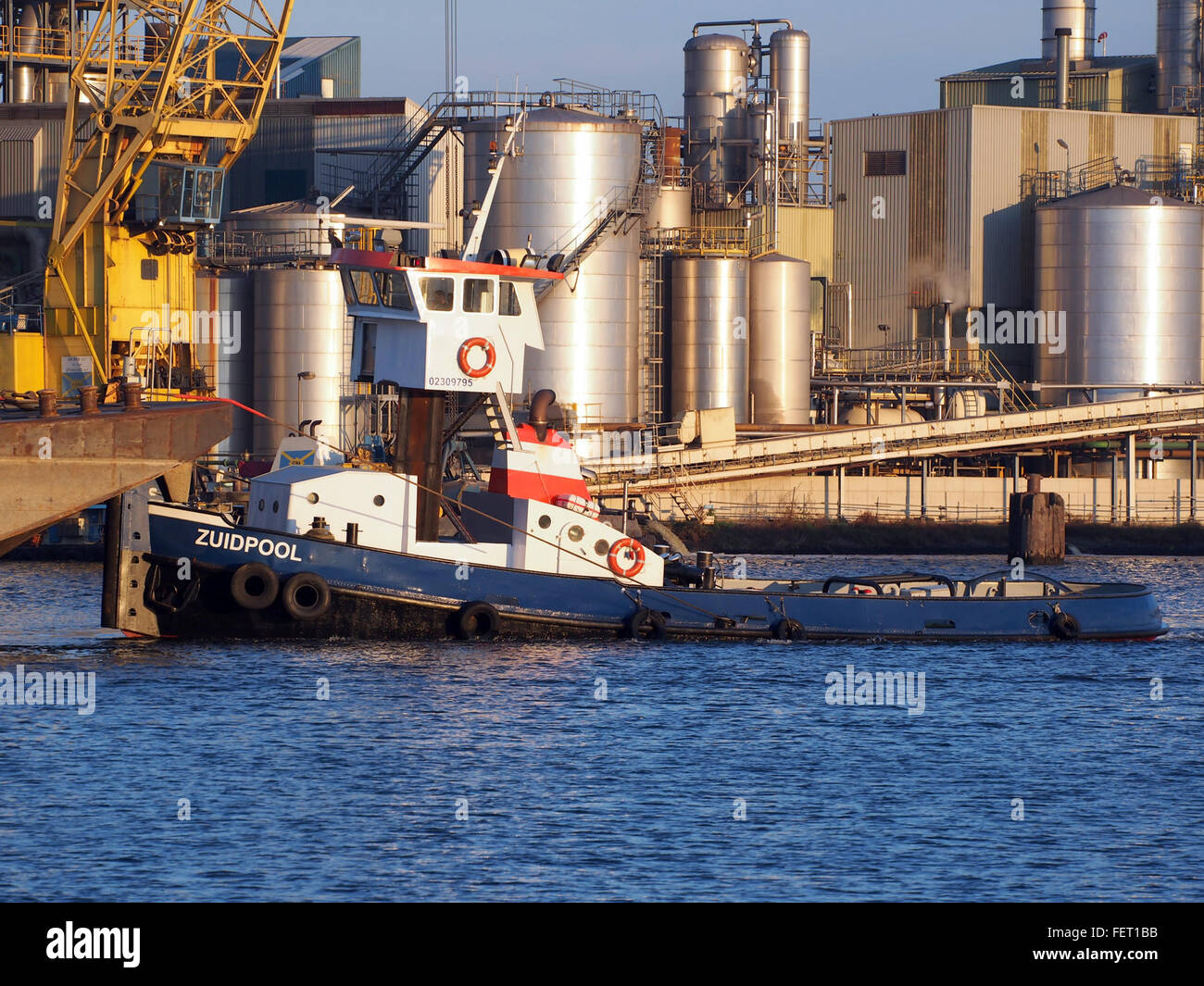 Zuidpool ENI 02309795 pushing Marika ENI 02317283, Port of Amsterdam ...