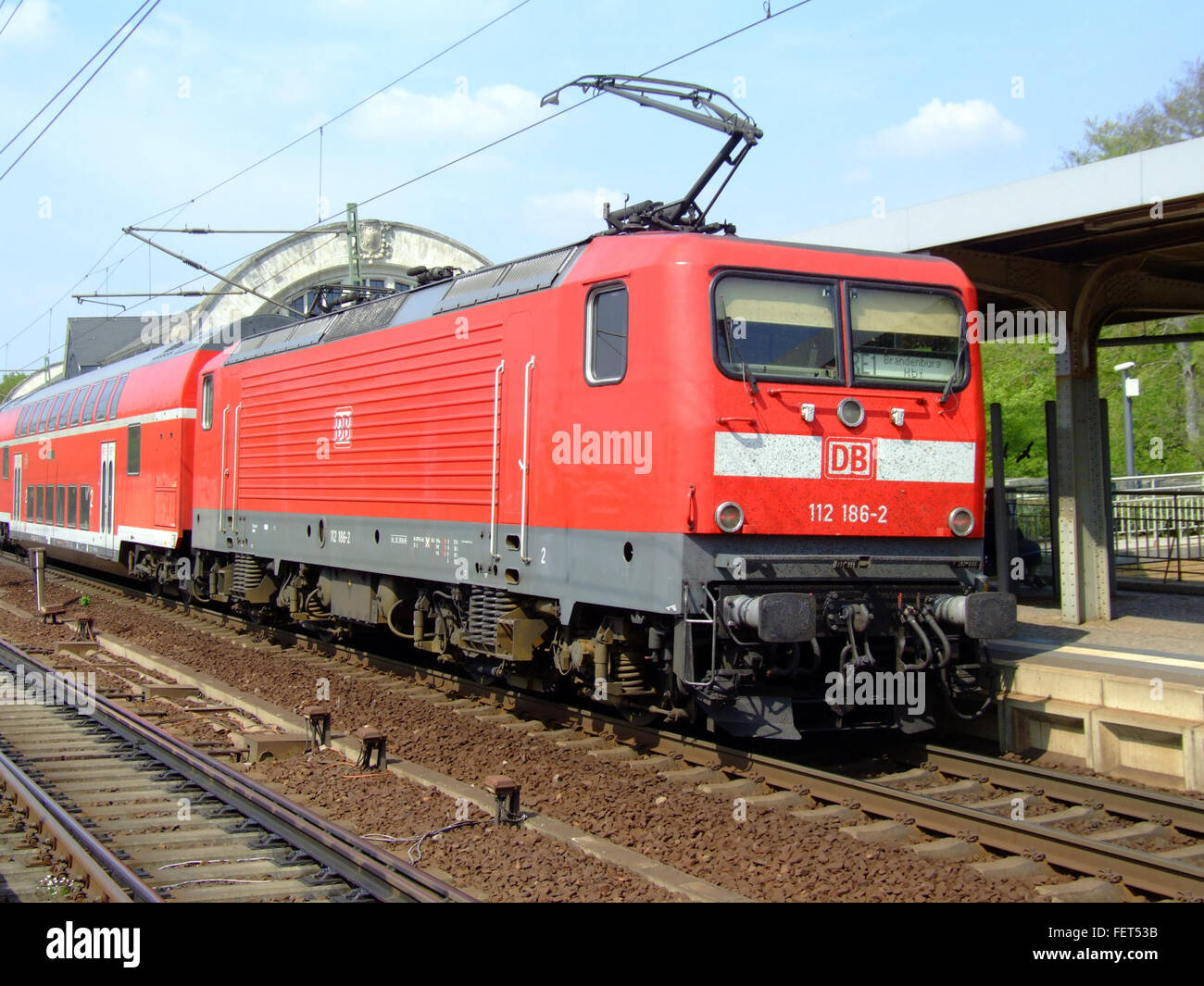 The DB 112 186-2 is a diesel-electric locomotive operated by Deutsche ...