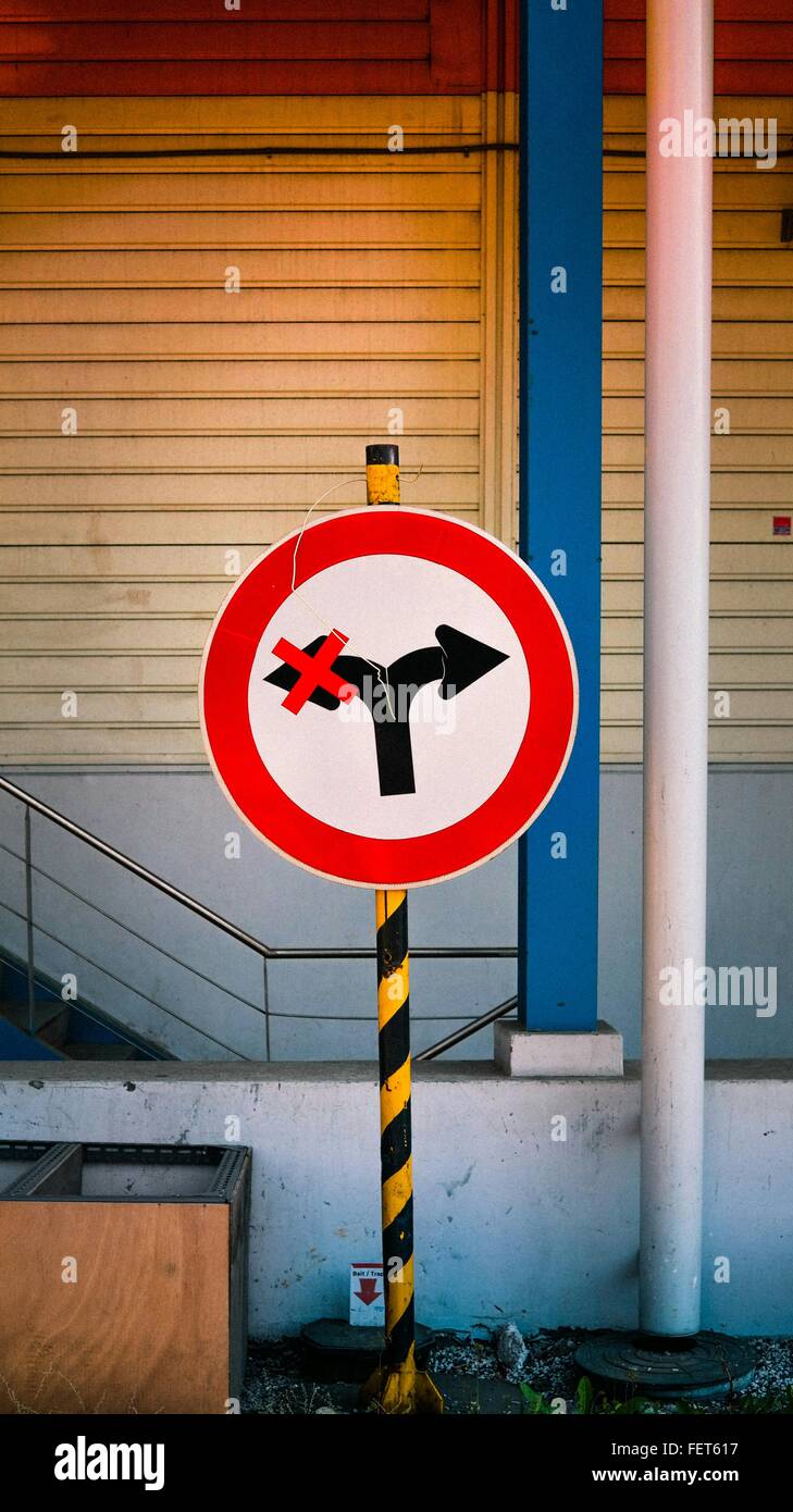 Sign on street hi-res stock photography and images - Alamy
