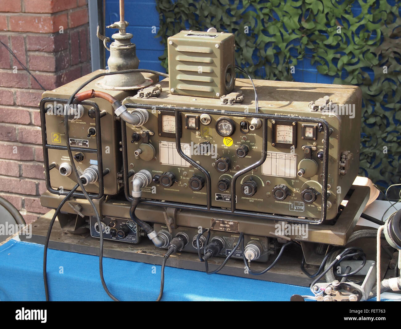 Oude radio zender-ontvanger van Koninklijke Landmacht Stock Photo - Alamy