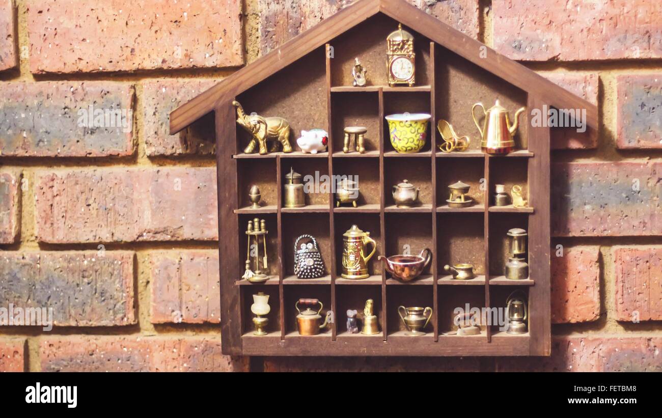 Figurines Shelf Stock Photos & Figurines Shelf Stock Images - Alamy