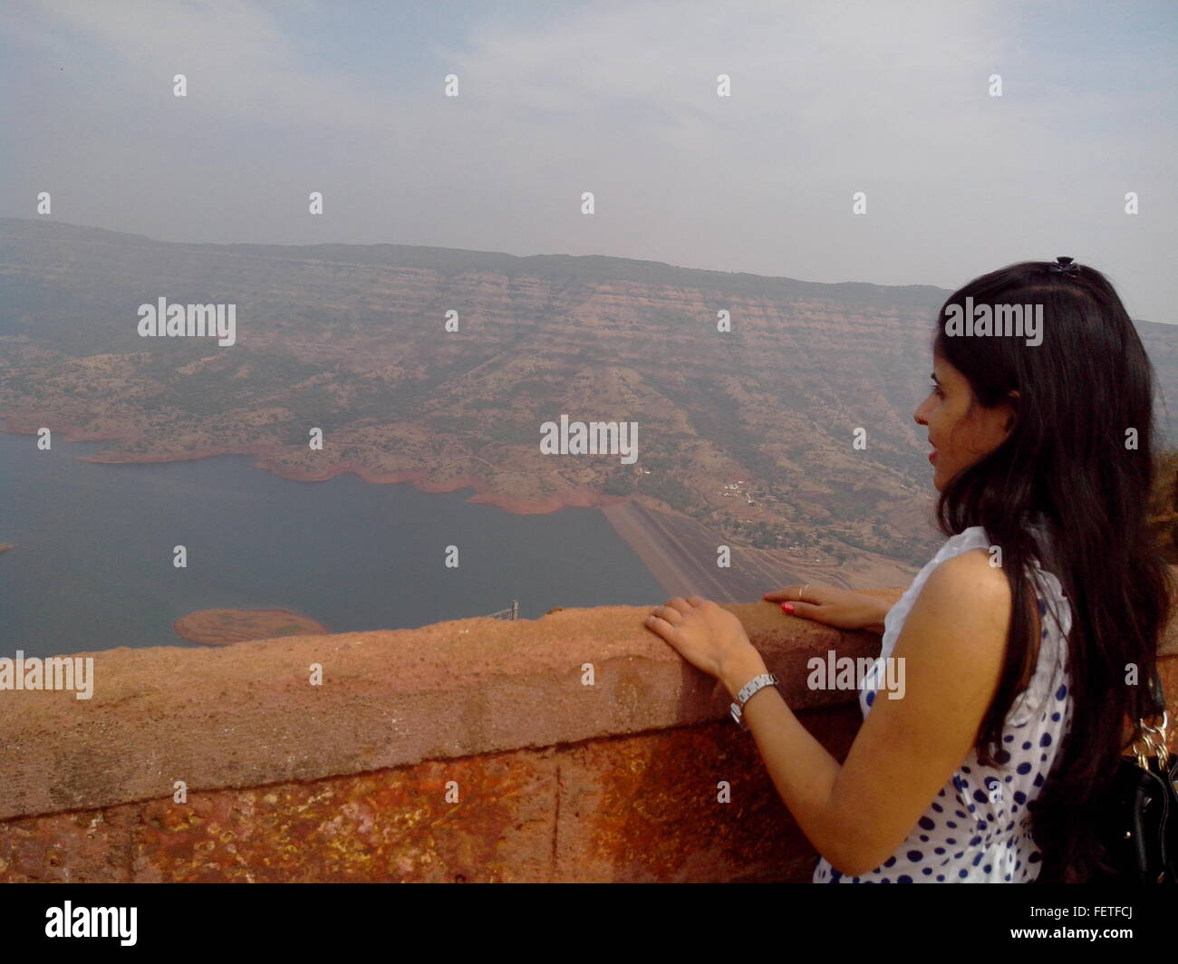 Woman side view looking up hi-res stock photography and images - Alamy