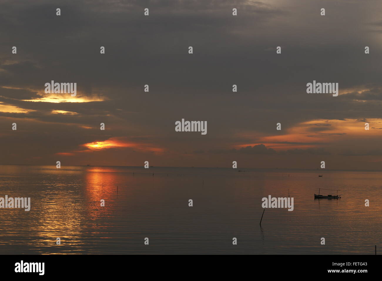 Silhouette Of Rowboat At Sea Stock Photo - Alamy