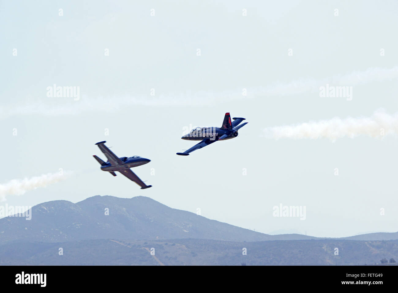 Jet airplanes flying at high speed at each other during San Diego Air ...