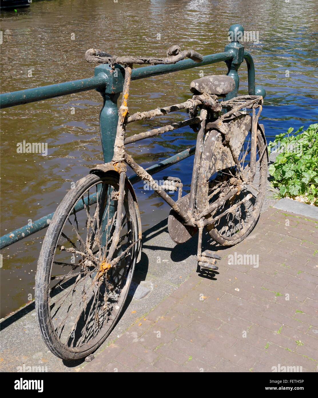 Dirty bicycle hi-res stock photography and images - Alamy