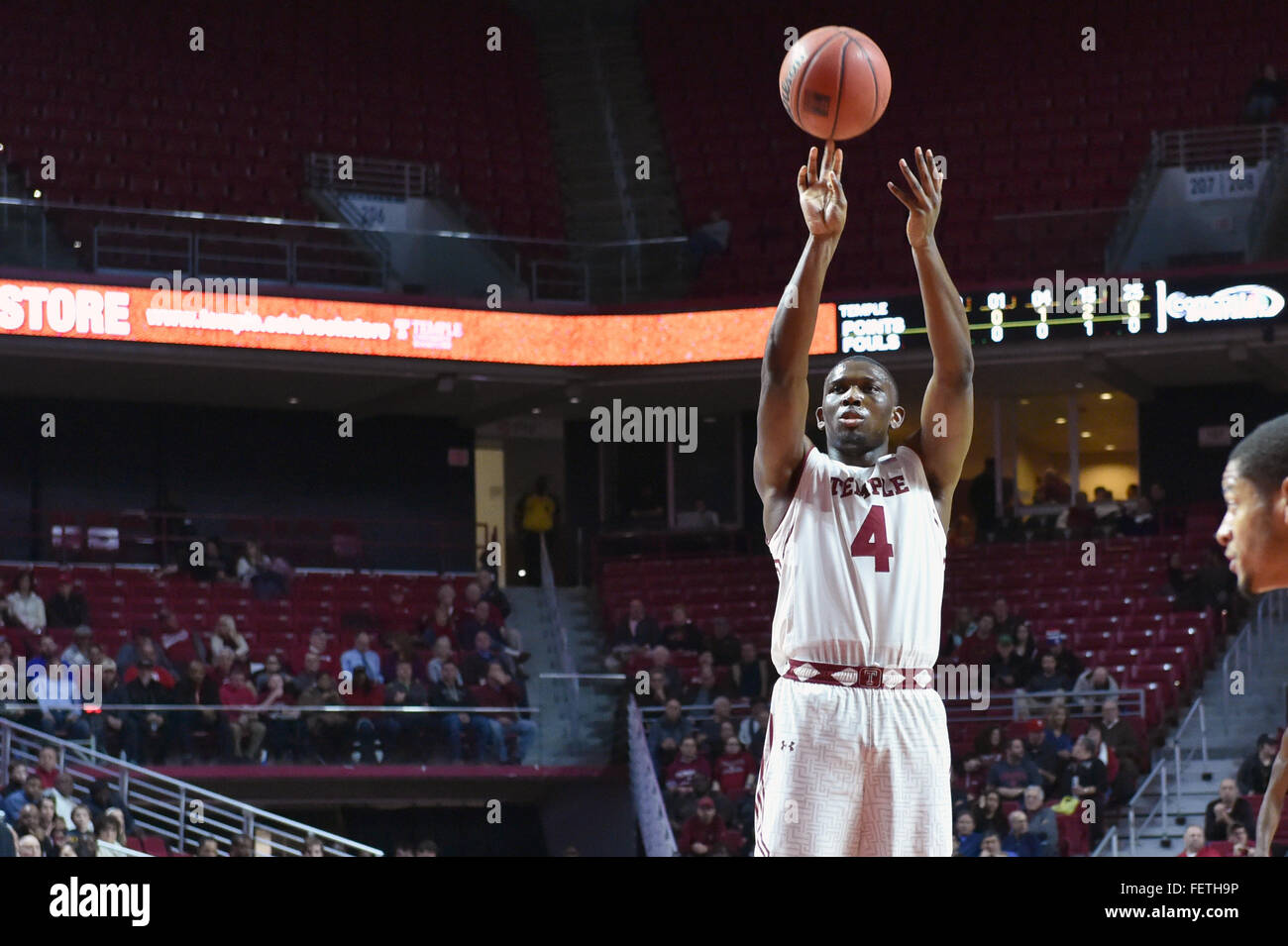 Philadelphia, Pennsylvania, USA. 4th Feb, 2016. Temple Owls guard ...