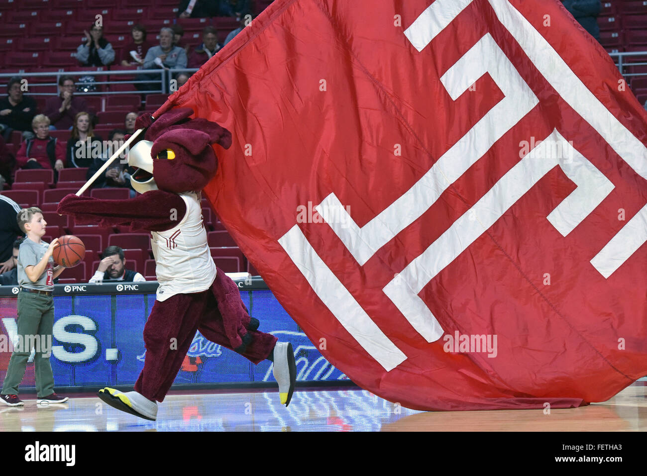 Philadelphia, Pennsylvania, USA. 4th Feb, 2016. Hooter, the Temple Owl ...