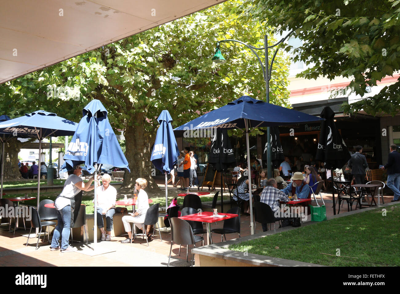 Cafes and restaurants in the Canberra suburb of Manuka Stock Photo - Alamy