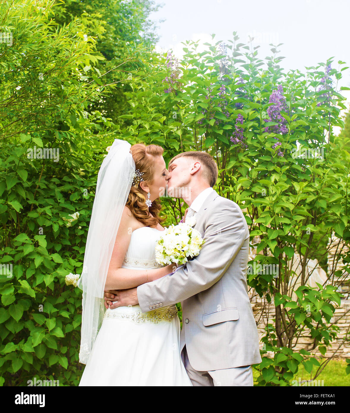 Wedding, Beautiful Romantic Bride and Groom Kissing and Embracing Stock ...