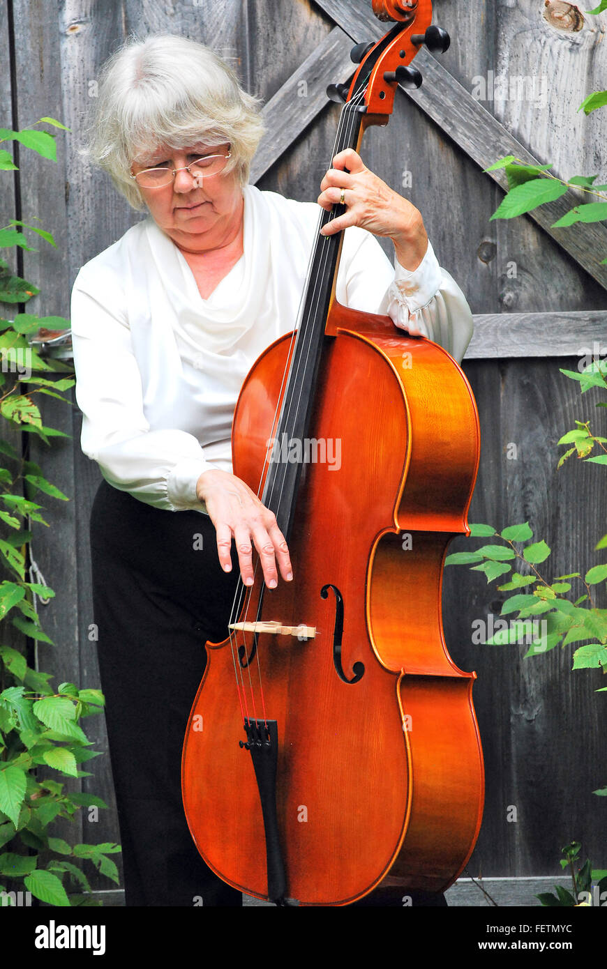 Female cellist performing Stock Photo - Alamy