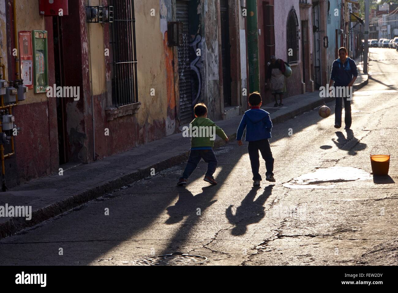 Mexican children playing hi-res stock photography and images - Alamy
