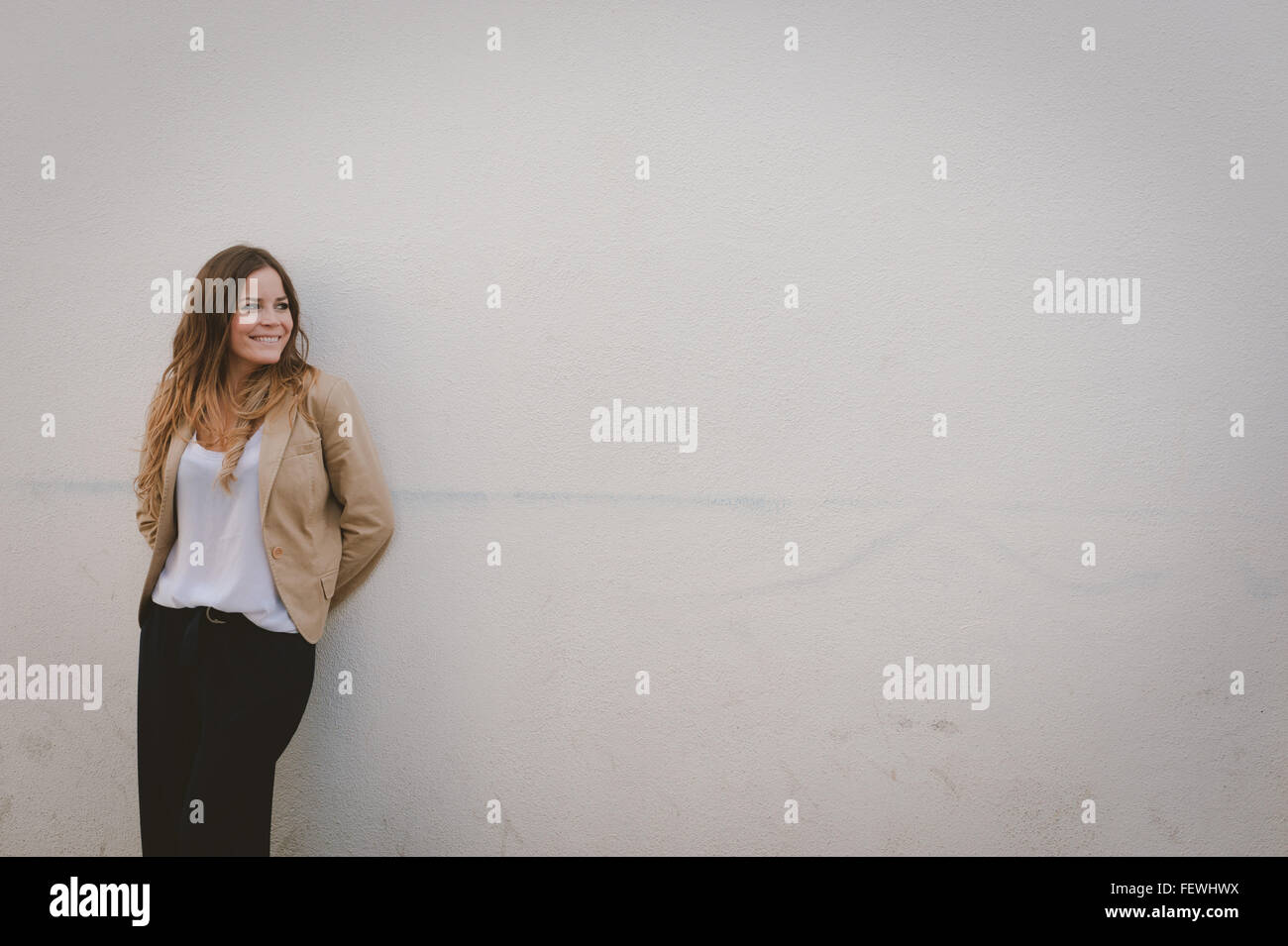 Leaning on wall hi-res stock photography and images - Alamy