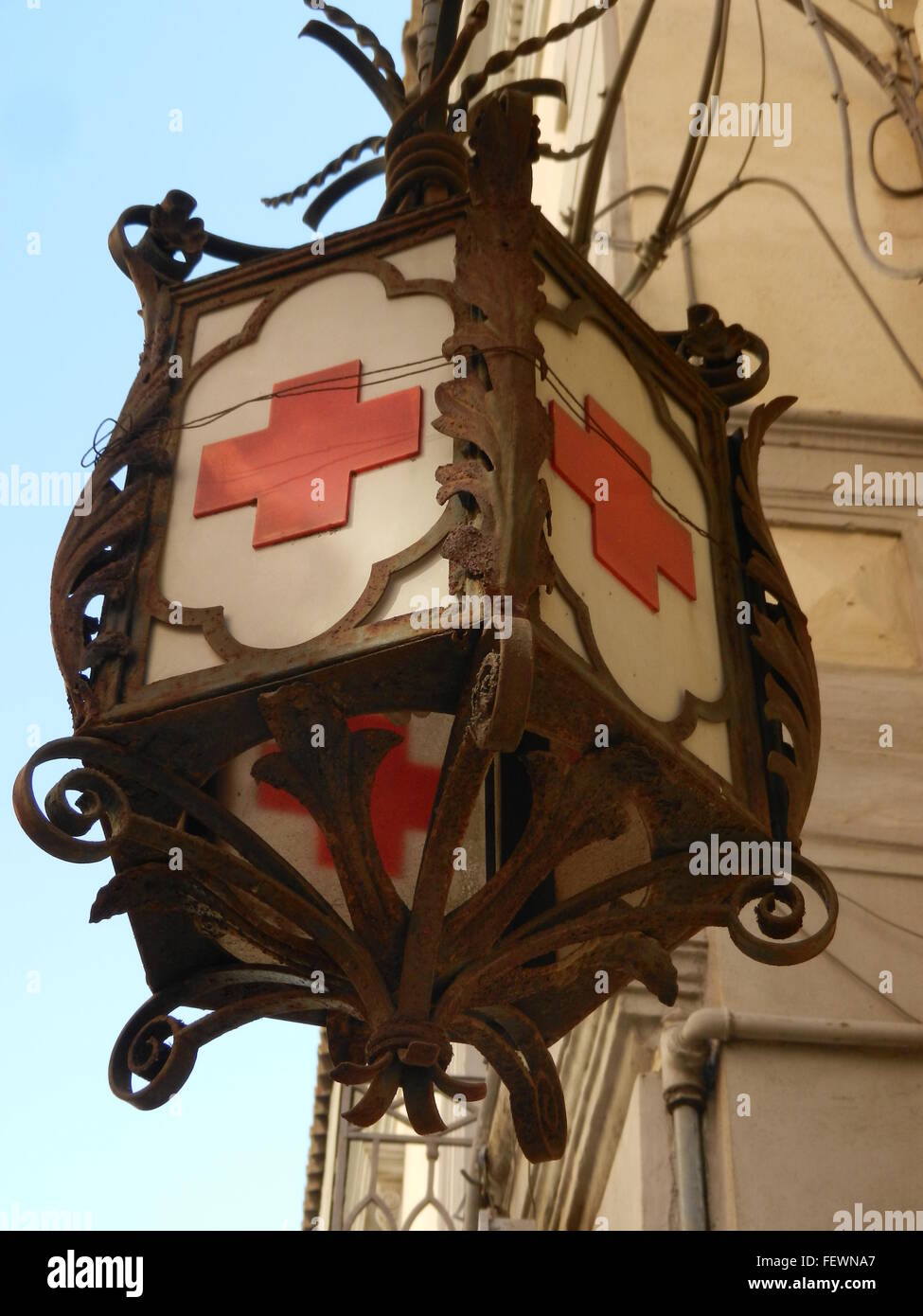 Old hanging sign hi-res stock photography and images - Alamy