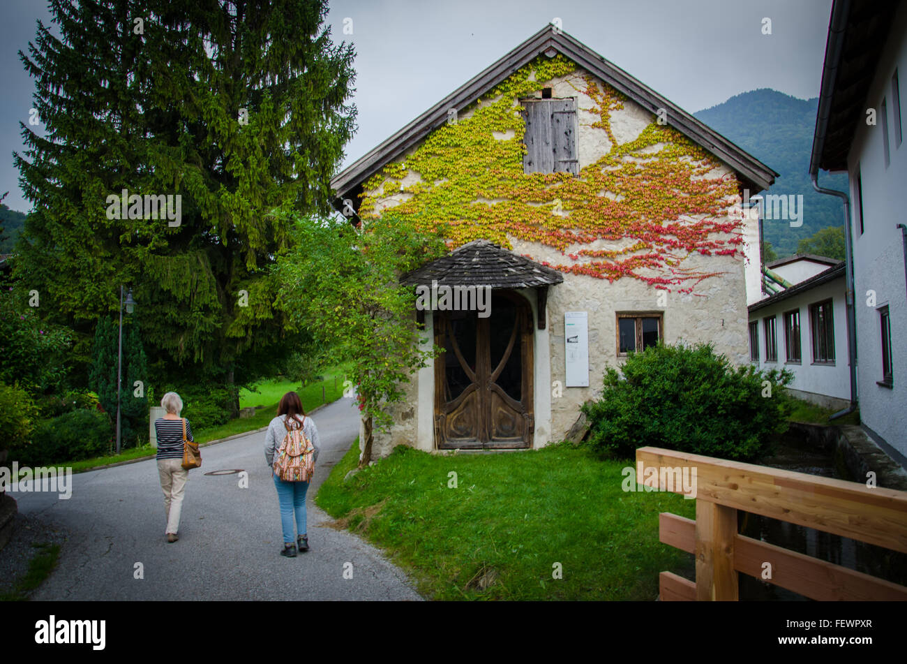 Woman walking street hi-res stock photography and images - Alamy