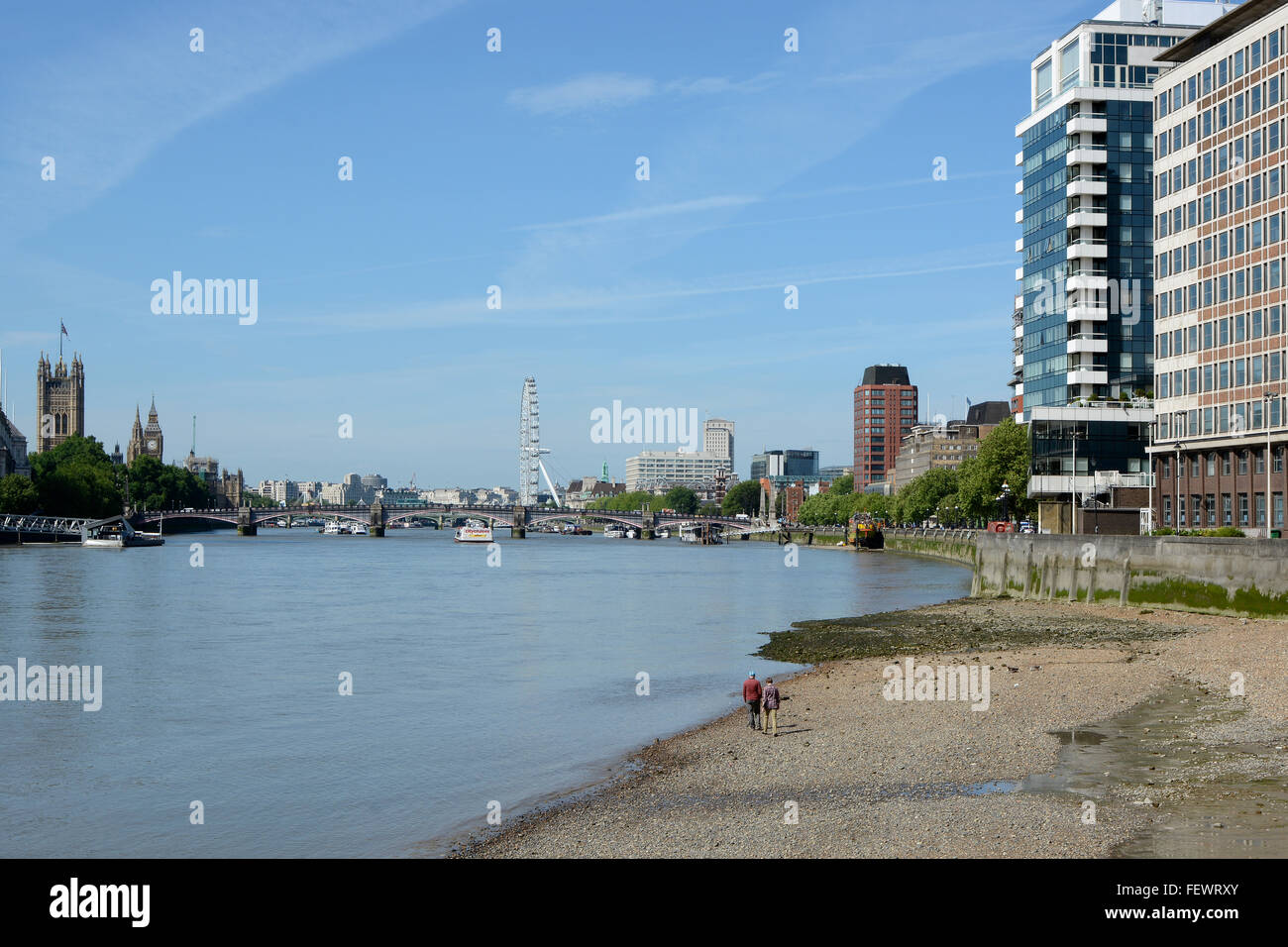 River thames beach hi-res stock photography and images - Alamy