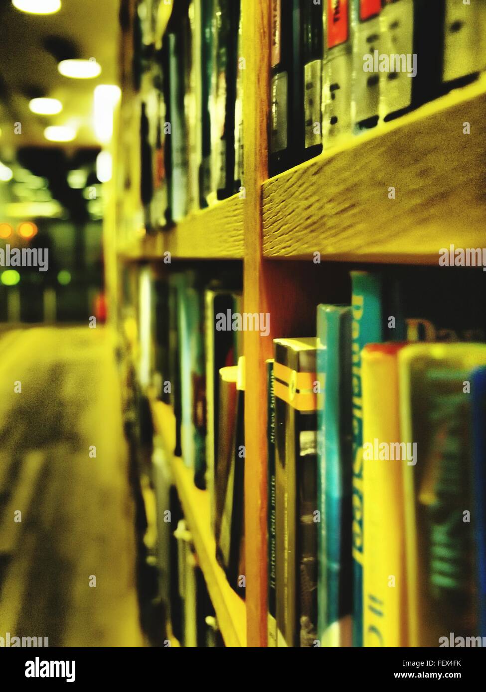 Shelf of book hi-res stock photography and images - Alamy
