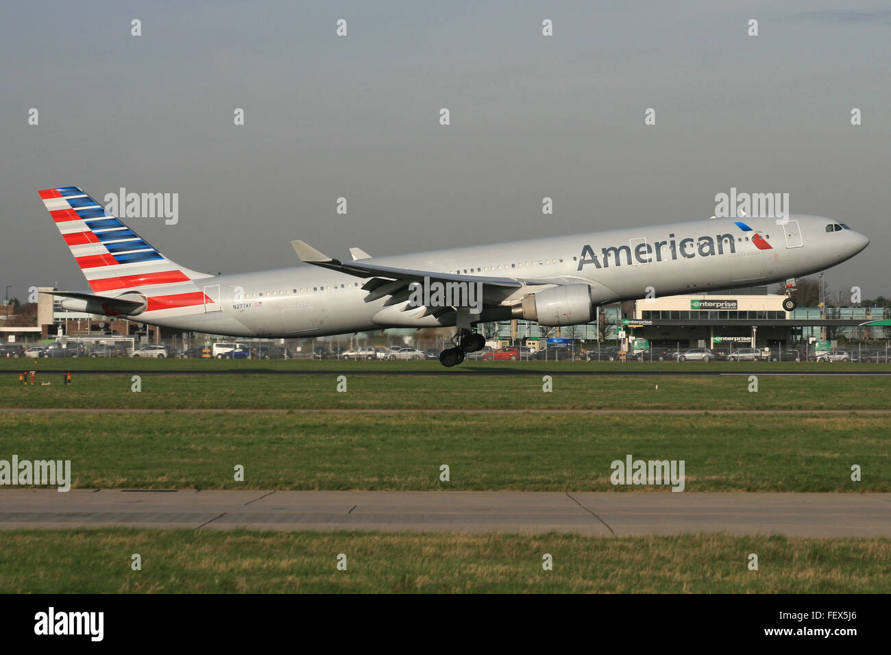 American airlines airbus a330 hi-res stock photography and images - Alamy