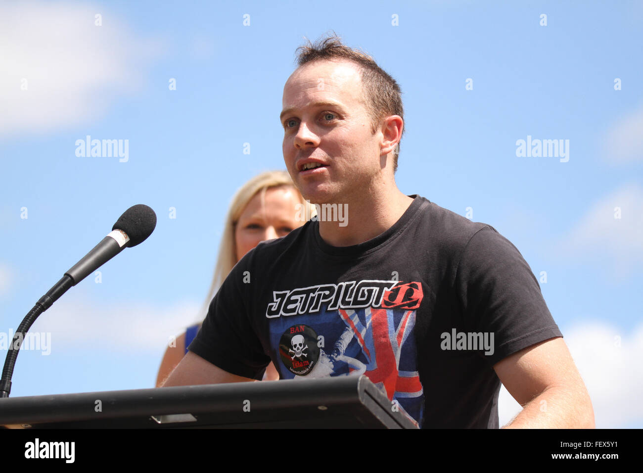 Shermon Burgess, 'The Great Aussie Patriot' speaks at the PEGIDA rally ...