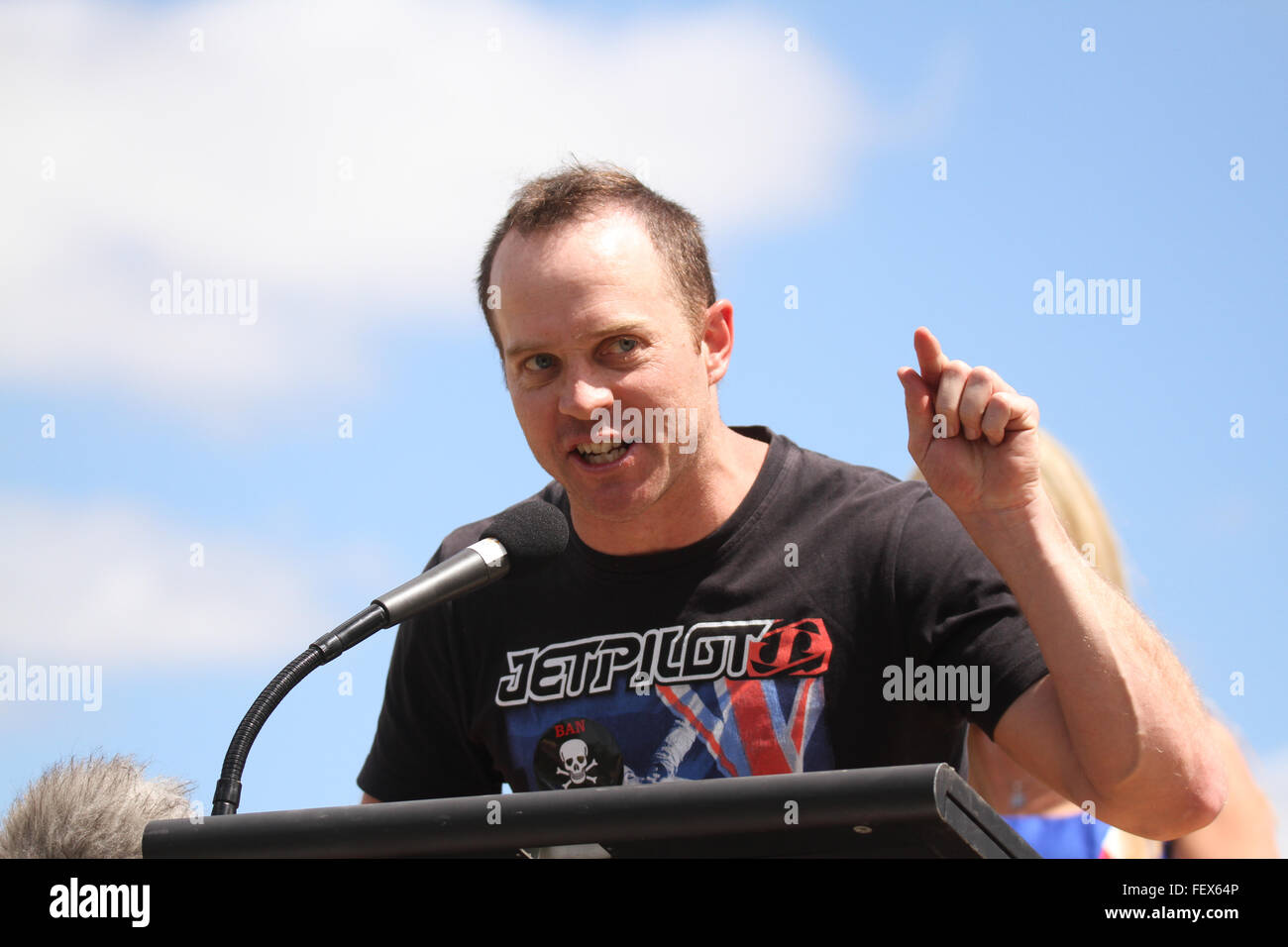 Shermon Burgess, 'The Great Aussie Patriot' speaks at the PEGIDA rally ...