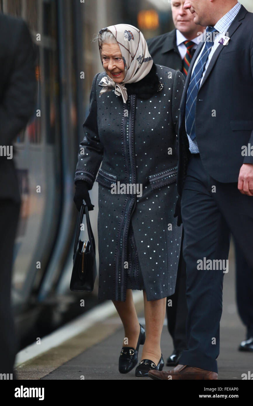 Queen elizabeth ii royal train hi-res stock photography and images - Alamy