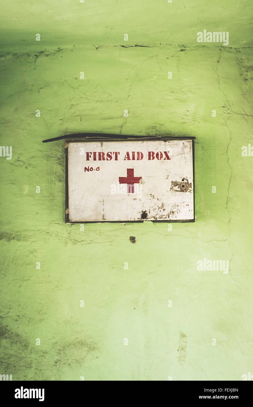 First aid box sign hi-res stock photography and images - Alamy